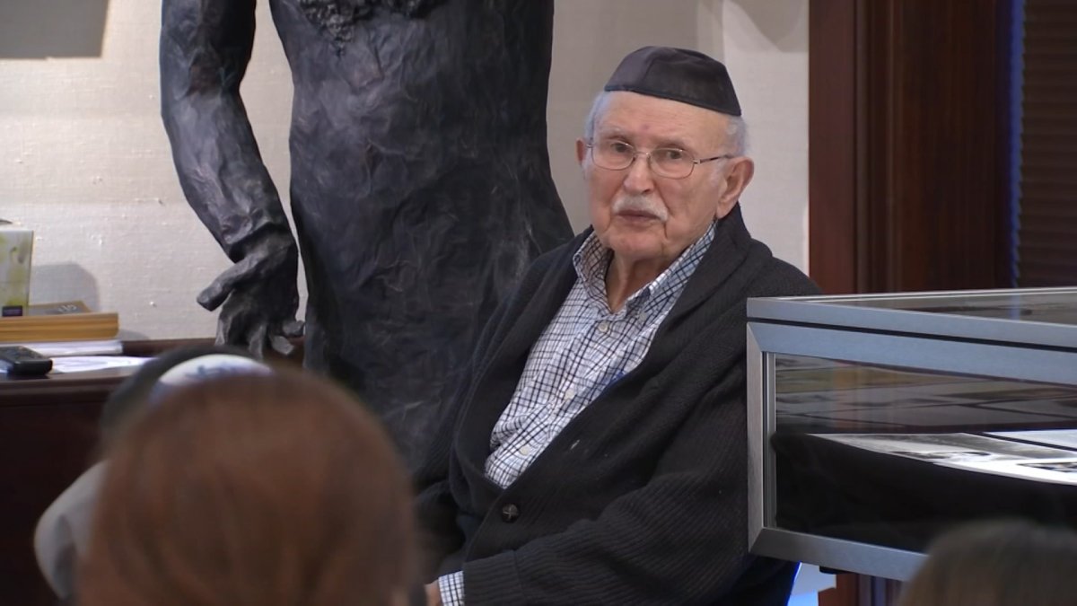 Holocaust Survivors, Loved Ones Commemorate Auschwitz Liberation – NBC ...