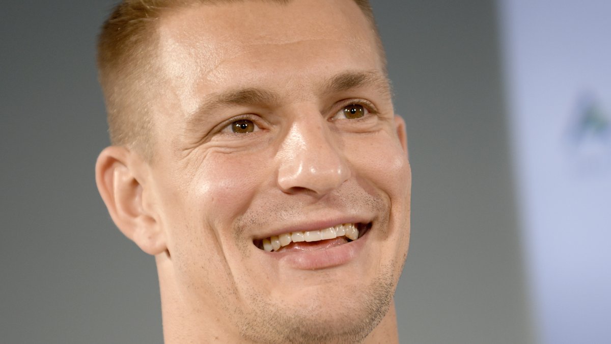 WATCH: Santa Gronk’s New Holiday Video Compares Belichick to the Grinch ...