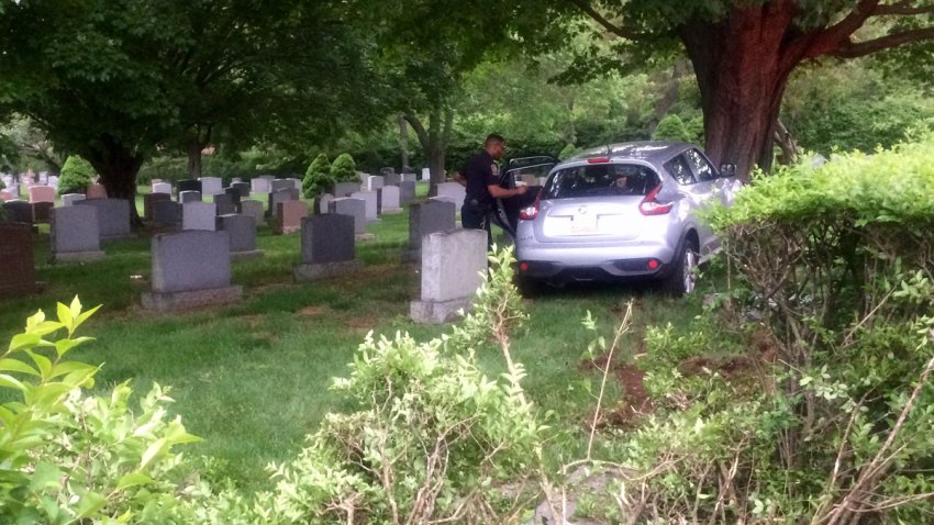 SUV Crashes Into Cemetery in Hamden – NBC Connecticut