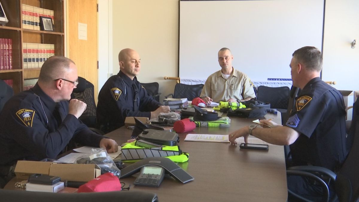 Serve and Protect: New London Police Swear in 2 Officers, 1 Trainee ...