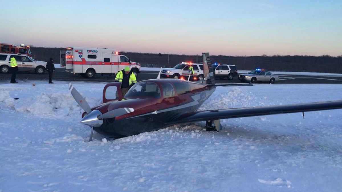 Single-Engine Plane Veers Off Runway at Waterbury-Oxford Airport – NBC ...