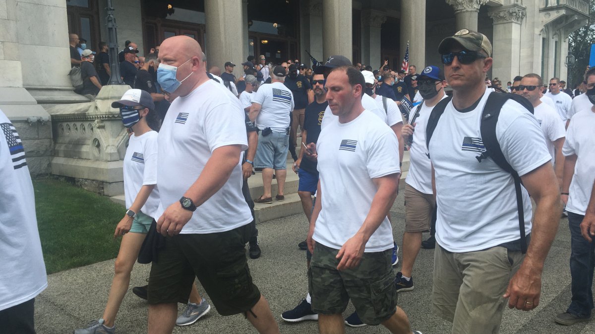 ‘Back the Blue’ Rally Draws Support For Police Outside the State ...