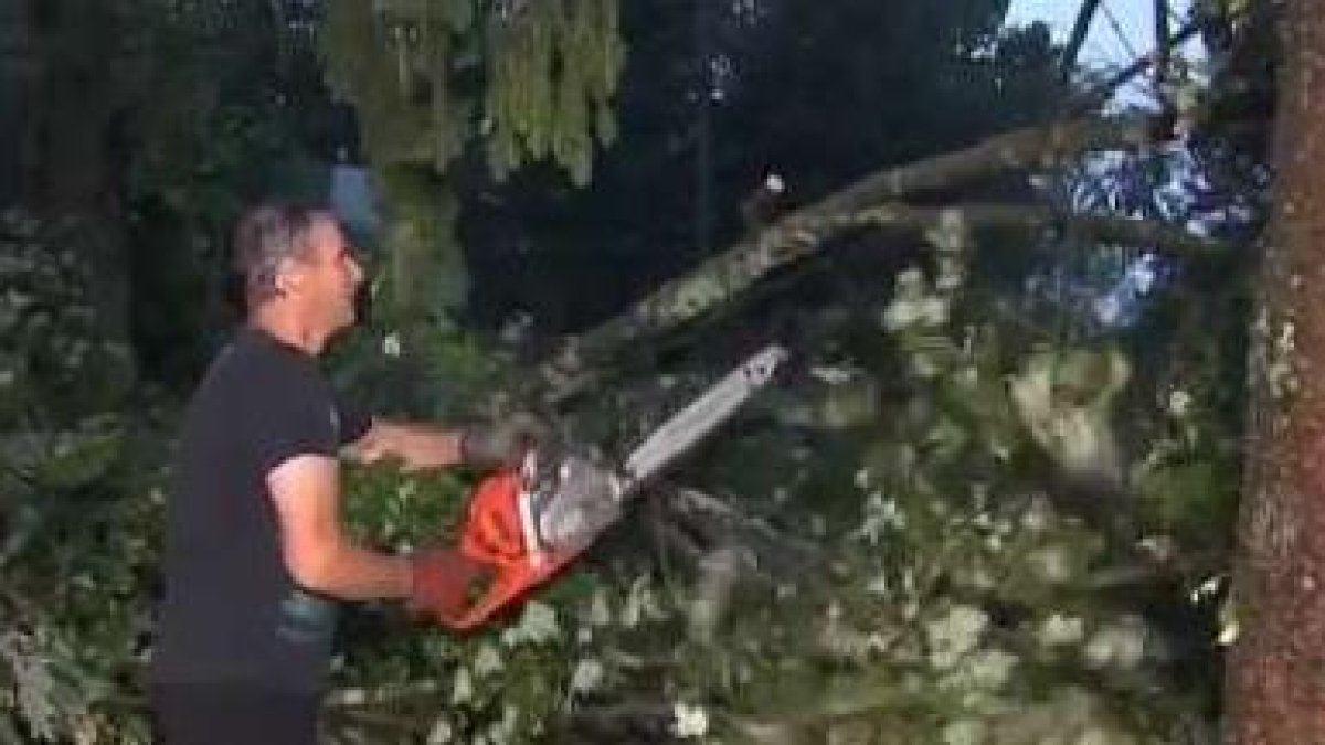 Tornado Touches Down in Bethany – NBC Connecticut