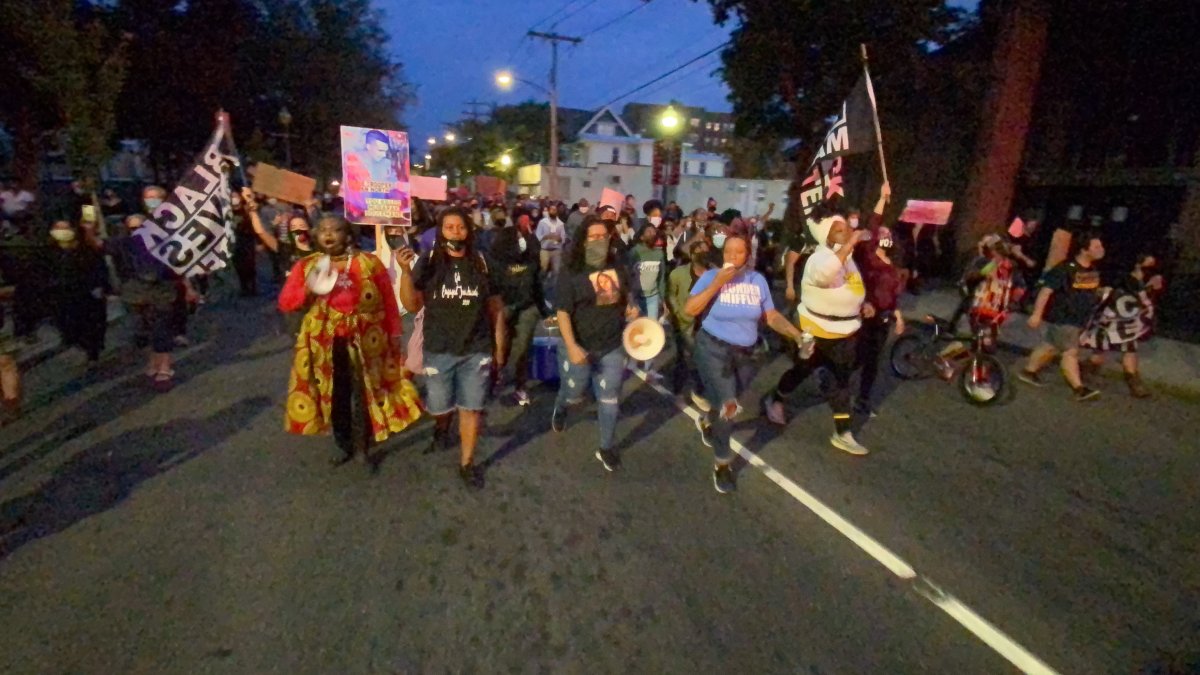 Hundreds Rally in New Haven Following Breonna Taylor Case Decision ...