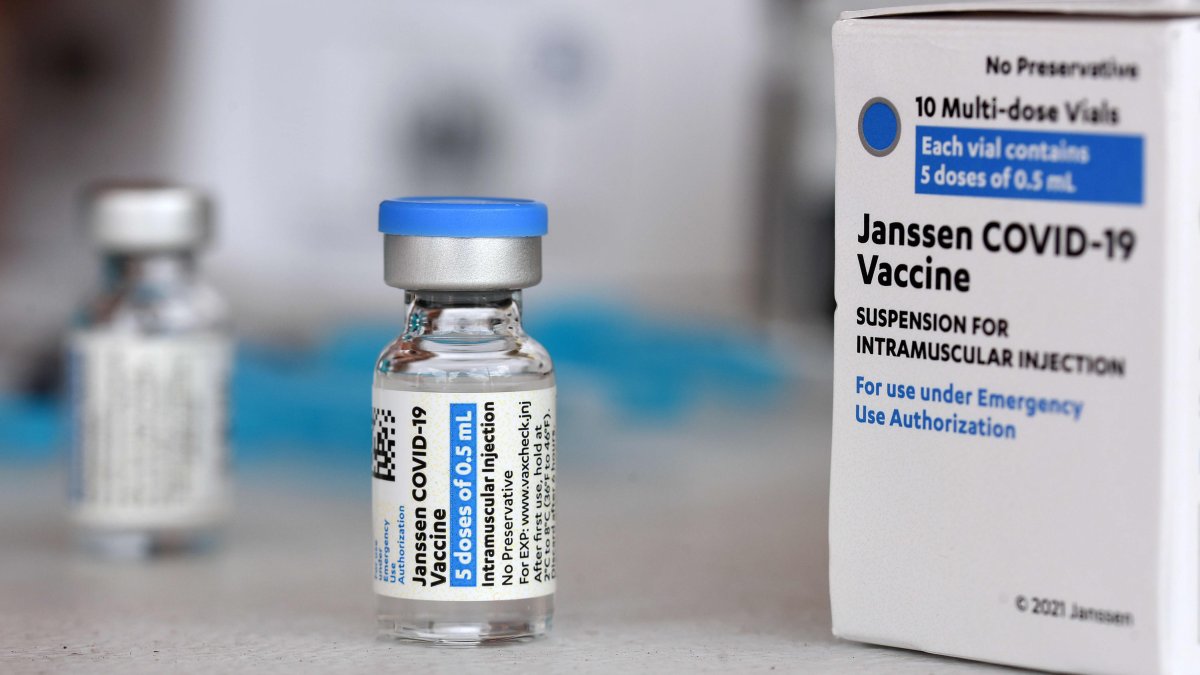 FDA J&J Booster Vote Updates: Panel Unanimously Endorses Extra Shots ...