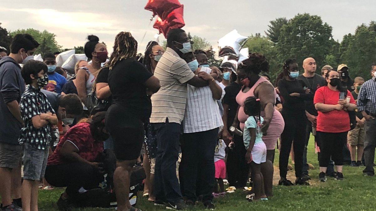 South Windsor Community Comes Out to Support Family of Jessica Edwards ...