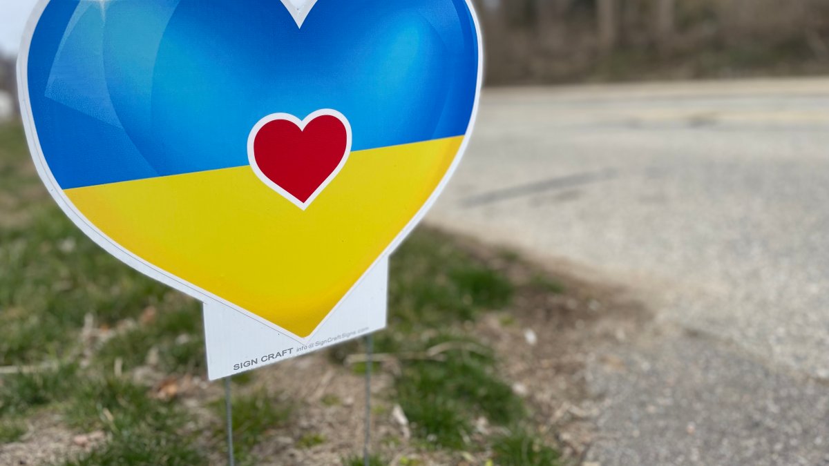 Sign of Support: East Lyme Yard Sign Fundraiser Benefits Work in ...
