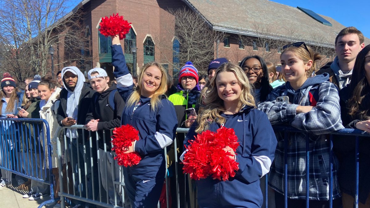 Hundreds of UConn Women’s Basketball Fans Show Up for Team’s Final Four ...
