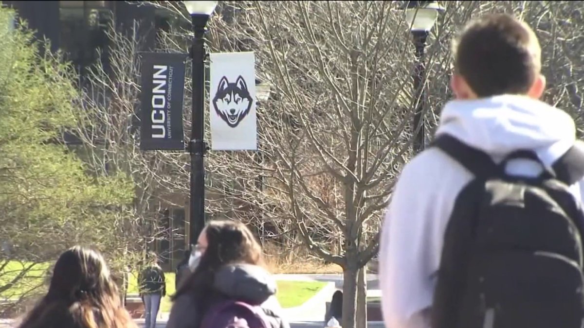 Students Respond as UConn Reinstates Mask Mandate – NBC Connecticut