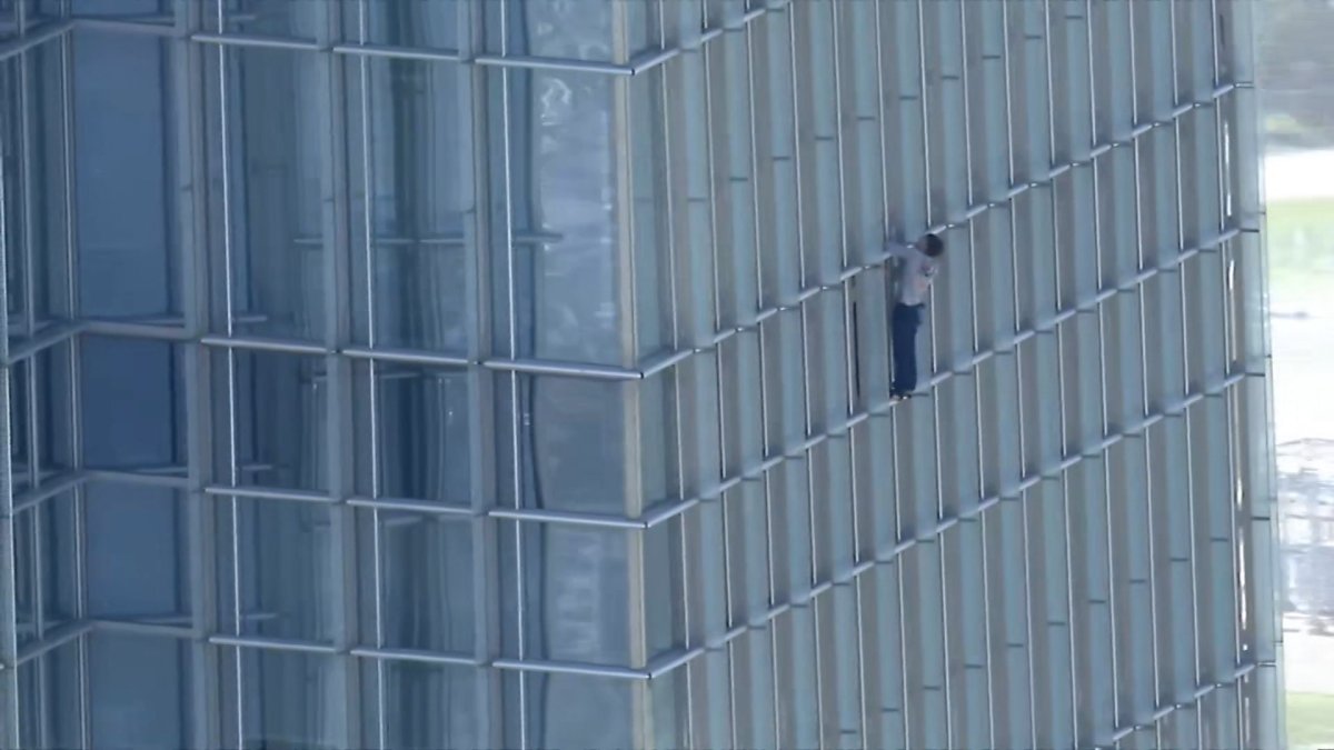 Serial Building-Climber Detained After Scaling Oklahoma Skyscraper ...