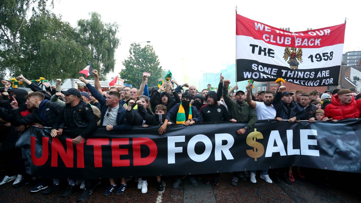 Manchester United Fans Protest at Old Trafford Ahead of Liverpool Match ...