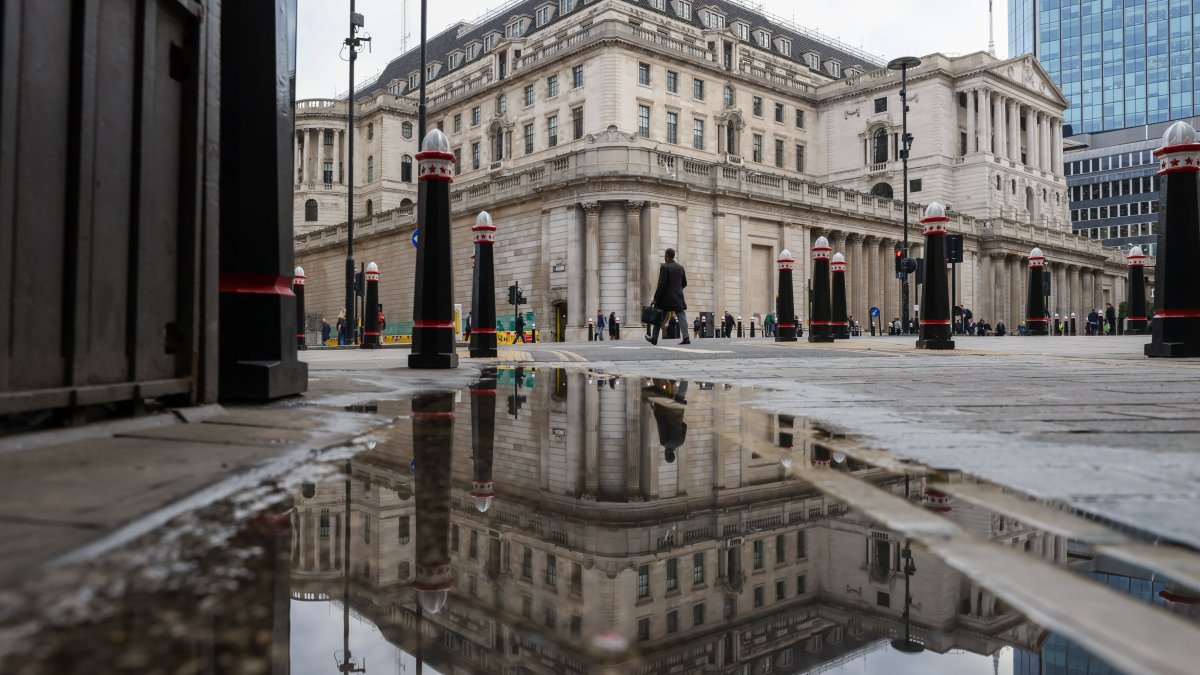 Bank of England Strengthens Emergency Stimulus to Help Ease Market ...