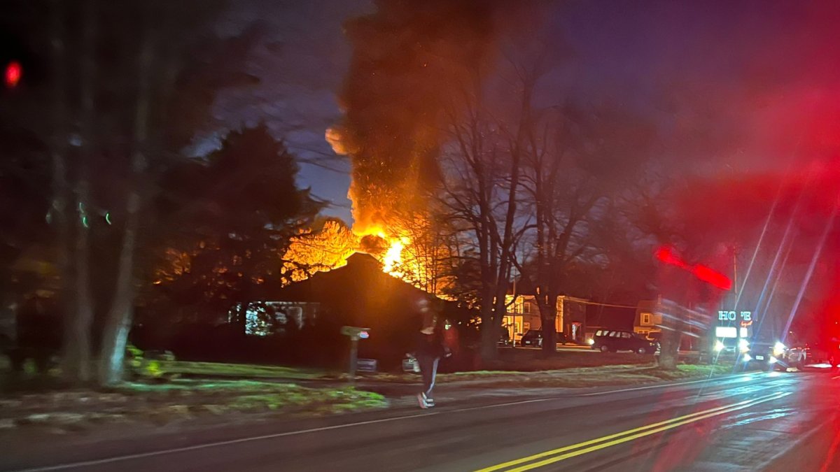 Keene NH Plane Crashes Into Building, All Aboard Dead – NBC Connecticut