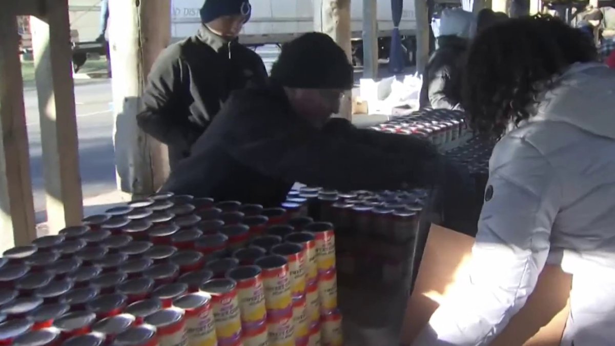 Volunteers Package, Deliver Hundreds of Thanksgiving Meals to Conn ...