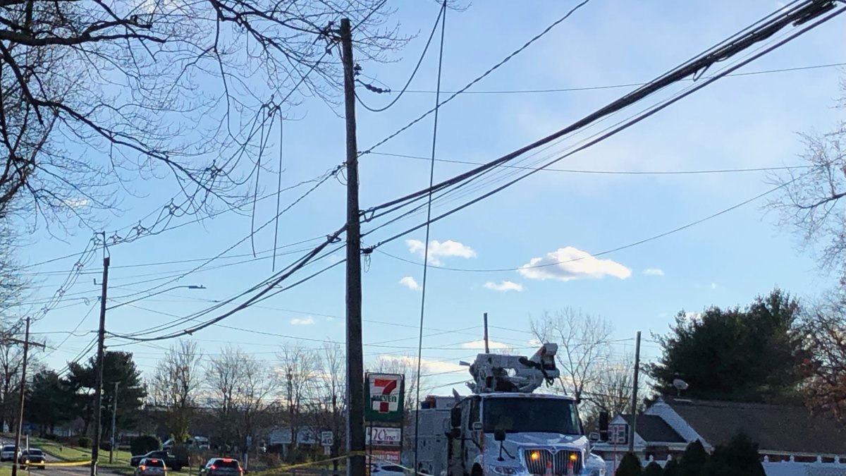 Crews Work to Repair Downed Power Lines in Newington – NBC Connecticut Crews Work to Repair Downed Power Lines in Newington – NBC Connecticut