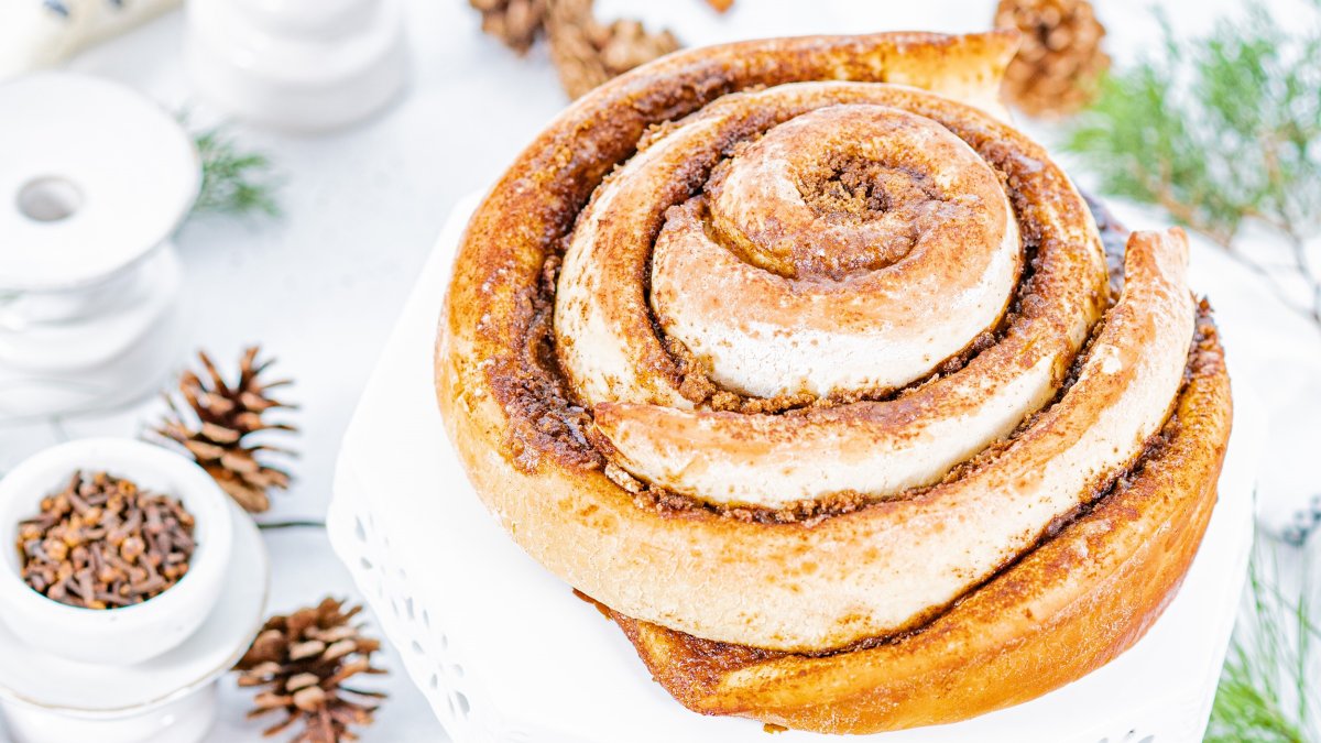 CT LIVE!: Homemade Gingerbread Espresso Cinnamon Roll – NBC Connecticut