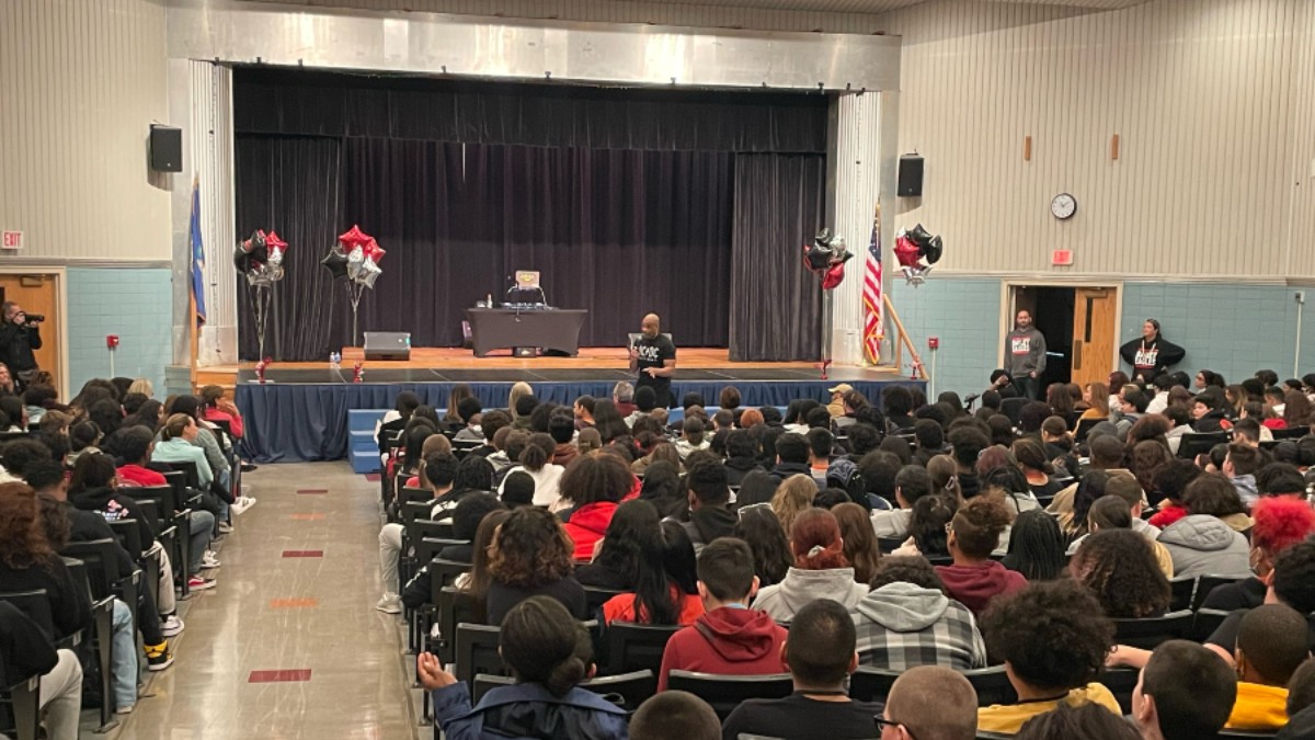 Famed RUN DMC Artist Darrell McDaniels Visits West Haven School – NBC ...