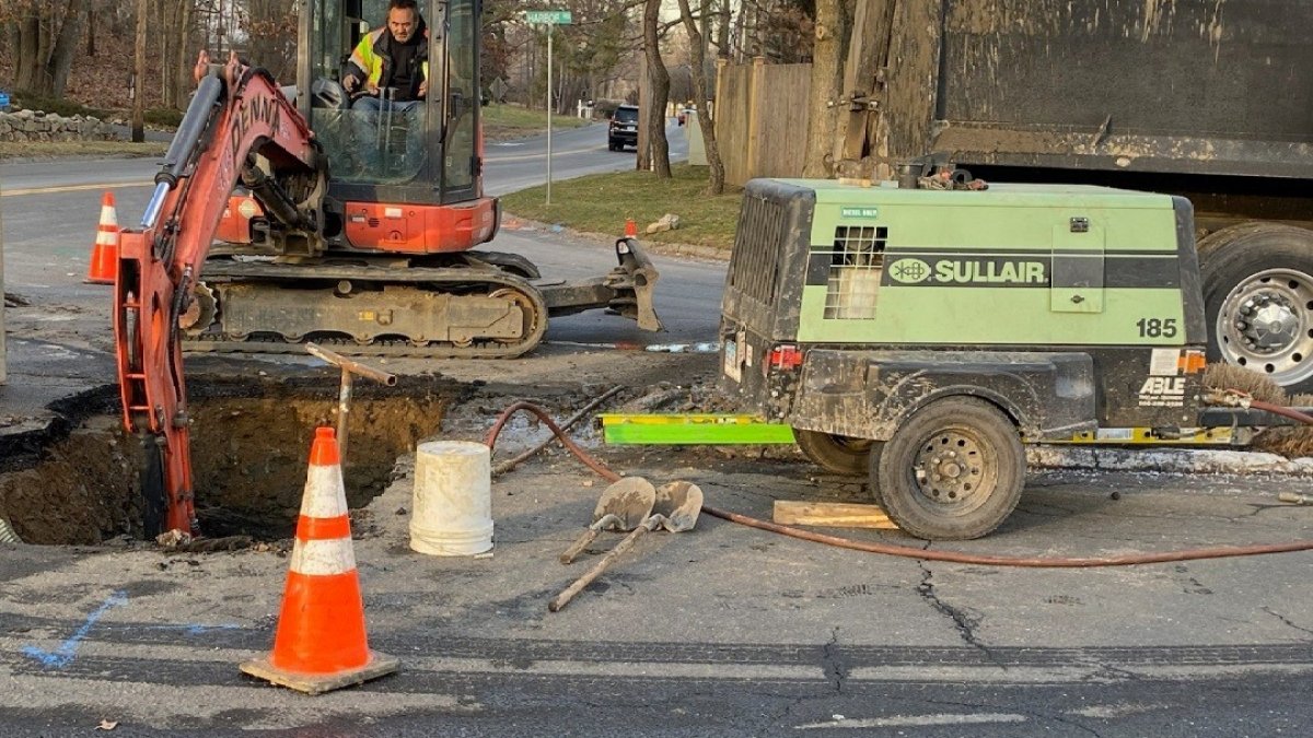Crews Work to Repair Large Water Main Break in Westport – NBC Connecticut