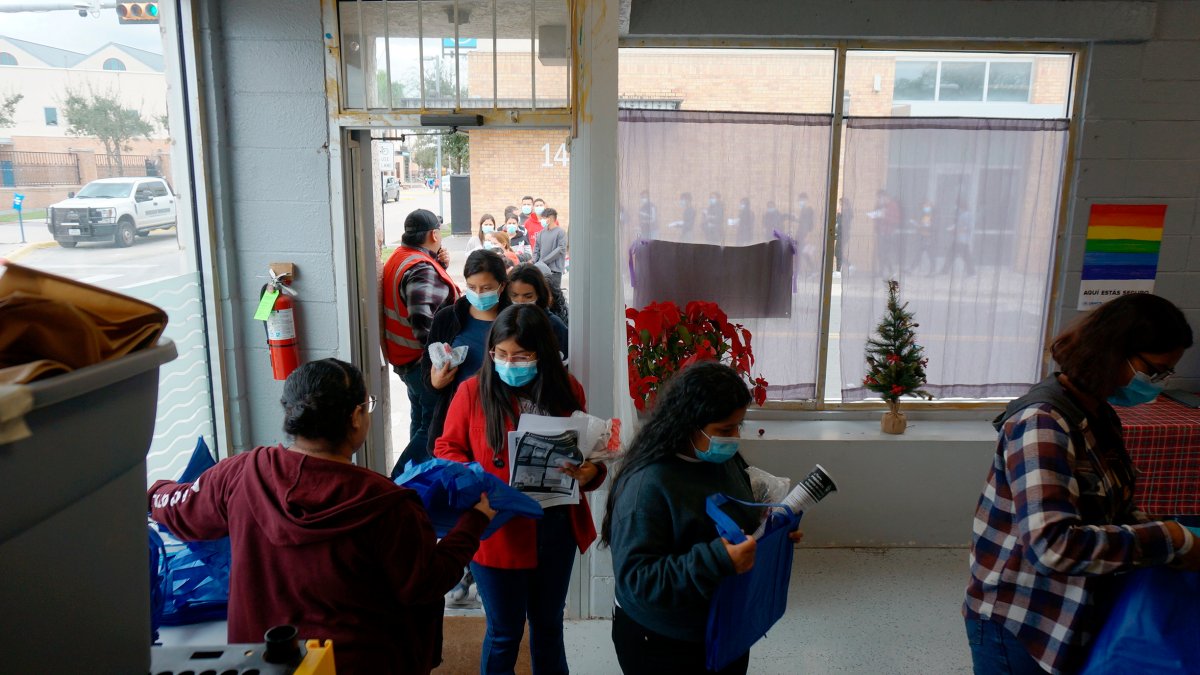 Immigration: Judge Orders Halt to Fast Releases at US Border With ...