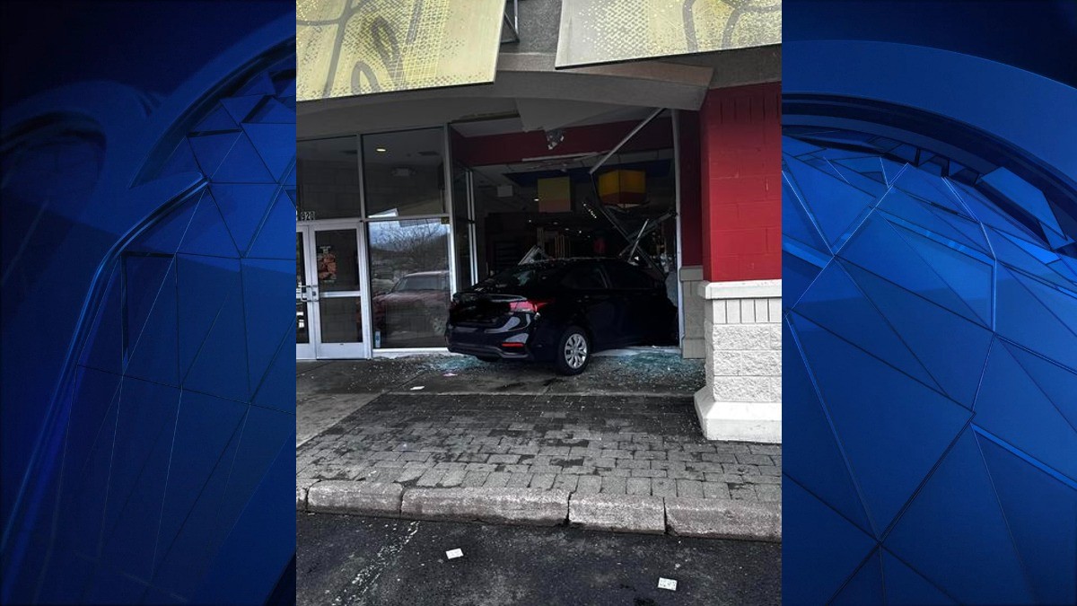 Car Crashes Into Panera Bread in Waterbury – NBC Connecticut