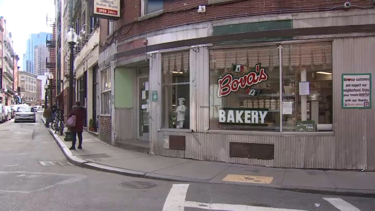 Boston MA Bova’s Bakery Filming Today With Matt Damon and Casey Affleck ...