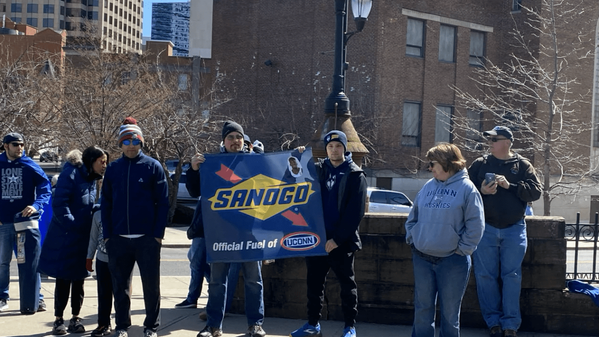 PHOTOS: UConn Fans Celebrate NCAA Championship Win at Parade, Rally in ...