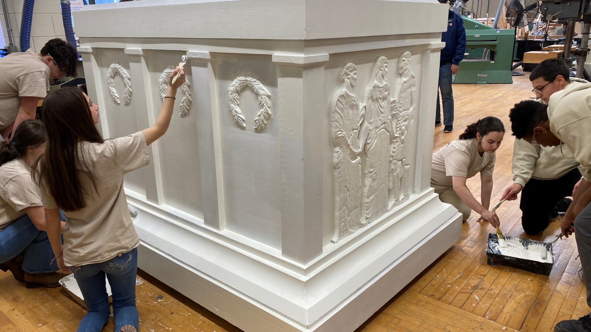 Students in Middletown Build Monument Replica for Memorial Day Parade ...