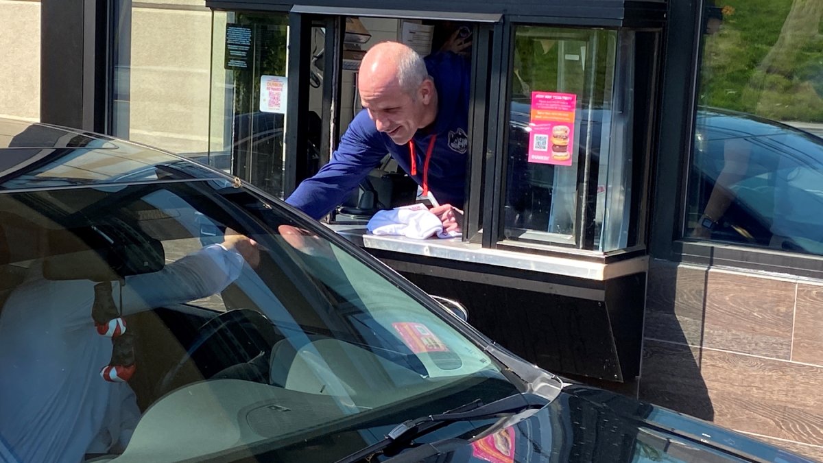 UConn Coach Dan Hurley Surprises Customers at East Hartford Dunkin ...