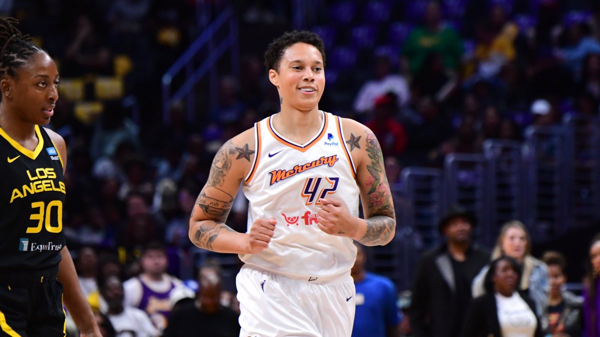 Mercury’s Brittney Griner Gets Ovation From Sparks Fans in WNBA Return ...