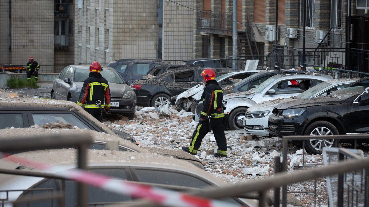 Russia Launches Air Raid on Kyiv, Killing at Least 1 – NBC Los Angeles