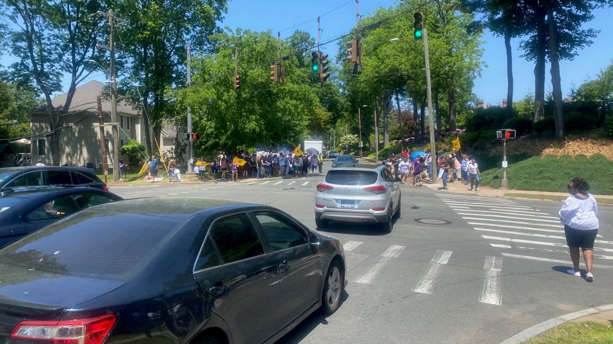 Striking Caregivers Rally Outside Governor’s Residence – NBC Connecticut