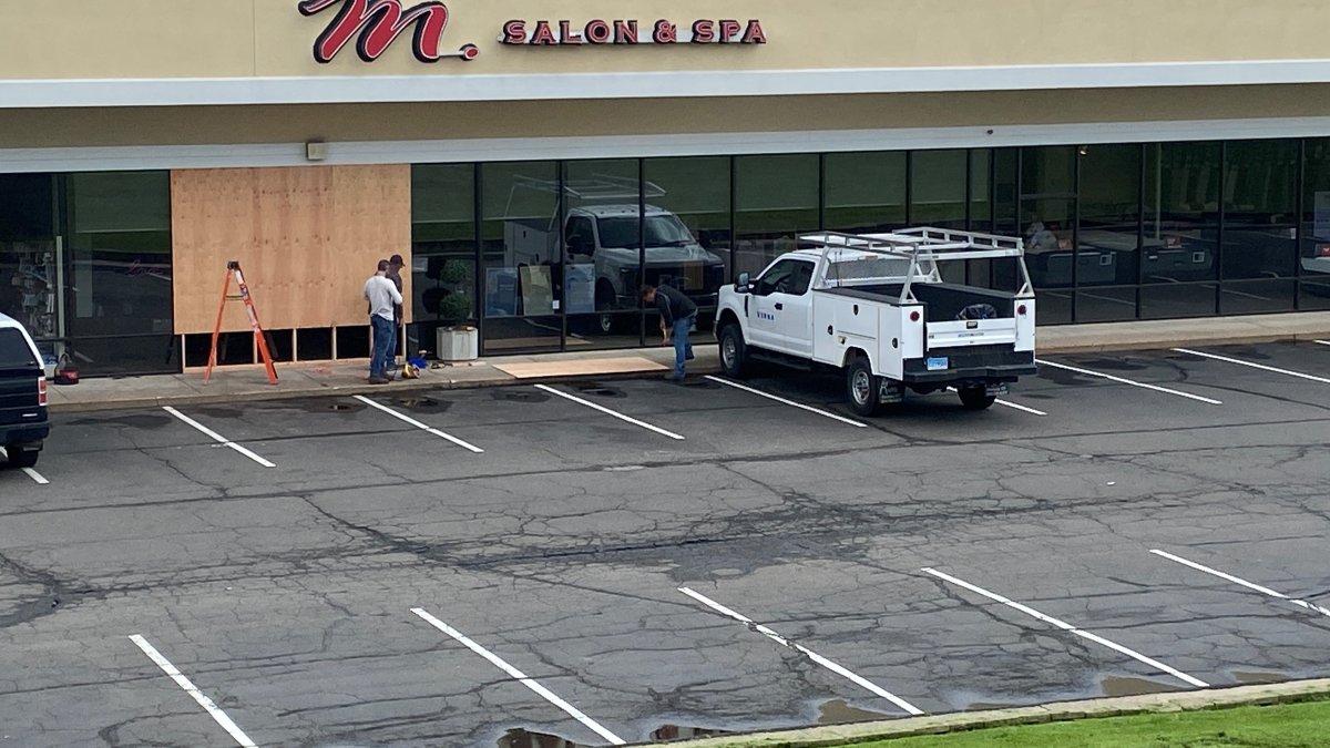Car Crashes Into Occupied Salon in Wallingford: Police – NBC Connecticut
