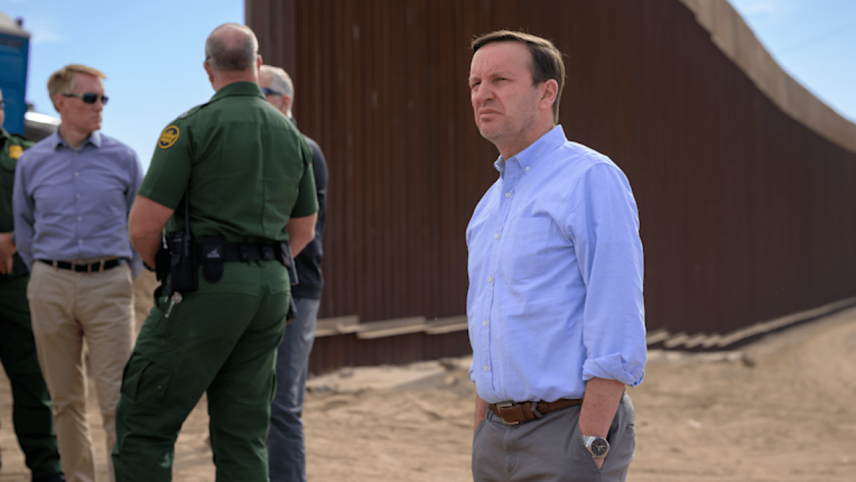 Sen. Murphy Pushes to Expedite Immigration Processes With Title 42 Set ...