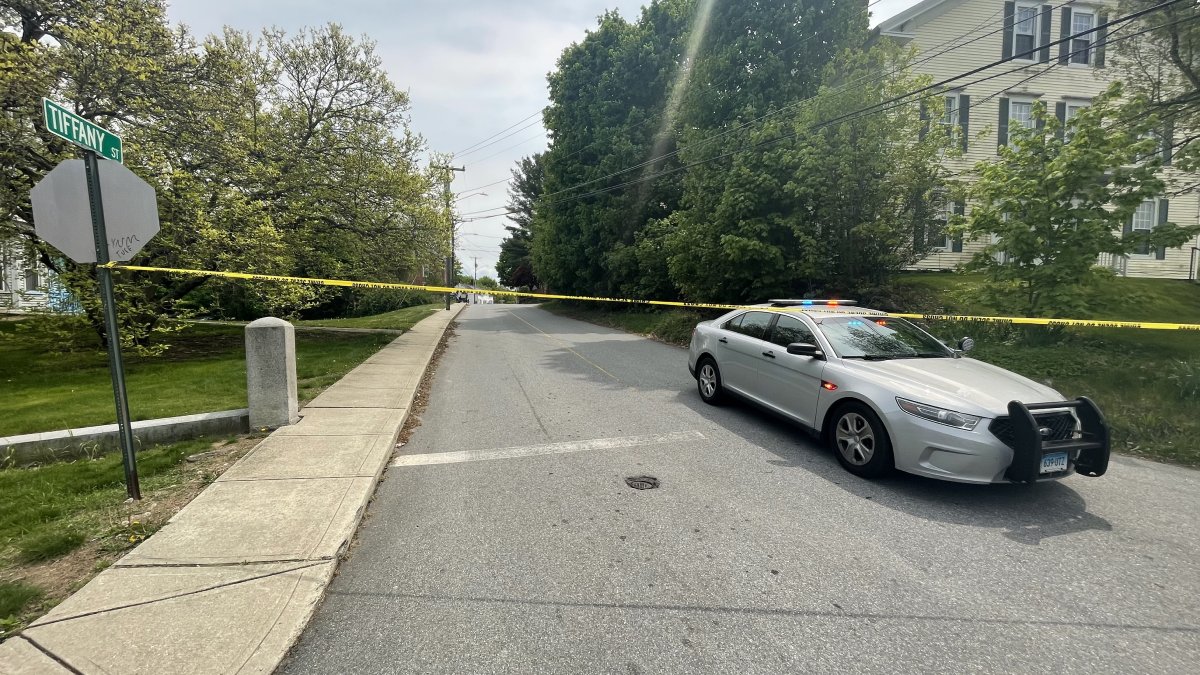 State Trooper Shot Person Wielding Knife During Eviction in Brooklyn: Police – NBC Connecticut