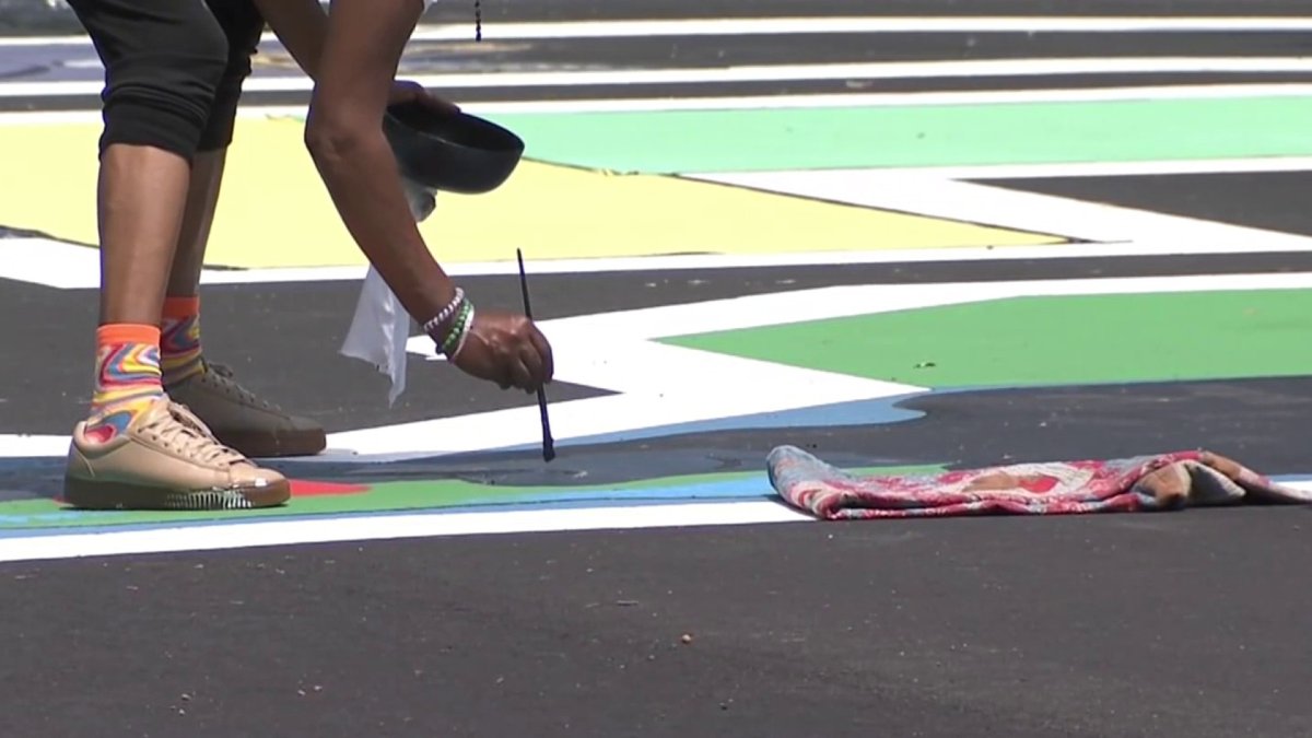 Black Lives Matter mural in Hartford defaced with a swastika, message ... Black Lives Matter mural in Hartford defaced with a swastika, message ...