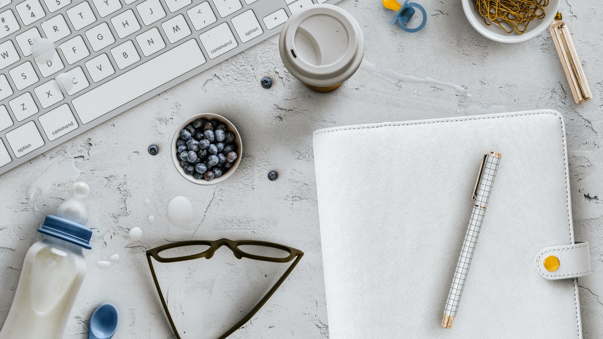 Mom’s honest email signature captures the summer struggle for working ...