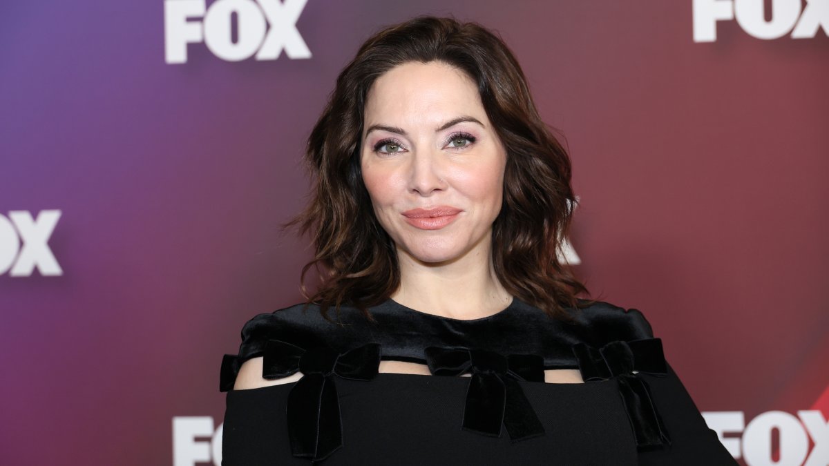 Whitney Cummings gives birth to a baby boy – NBC Connecticut