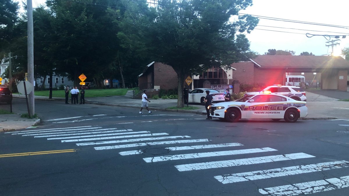Police arrest wanted felon after standoff in New Haven – NBC Connecticut