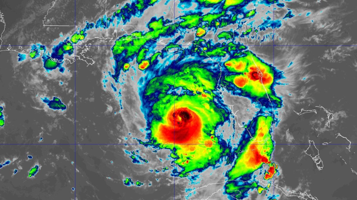 Idalia strengthens into a hurricane as it advances toward Florida – NBC ...