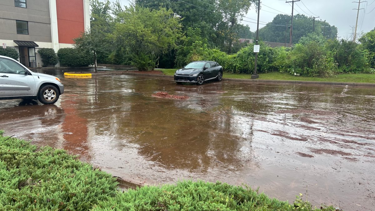 Flooding displaces guests and damages cars at Holiday Inn Express in ...