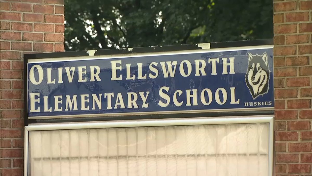 Windsor elementary school opens for first day of classes amidst mold ...