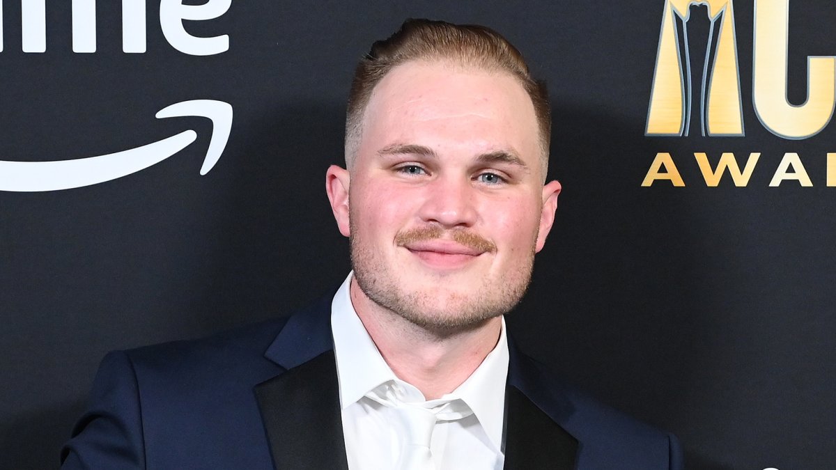 Country star Zach Bryan speaks out on arrest and apologizes – NBC ...