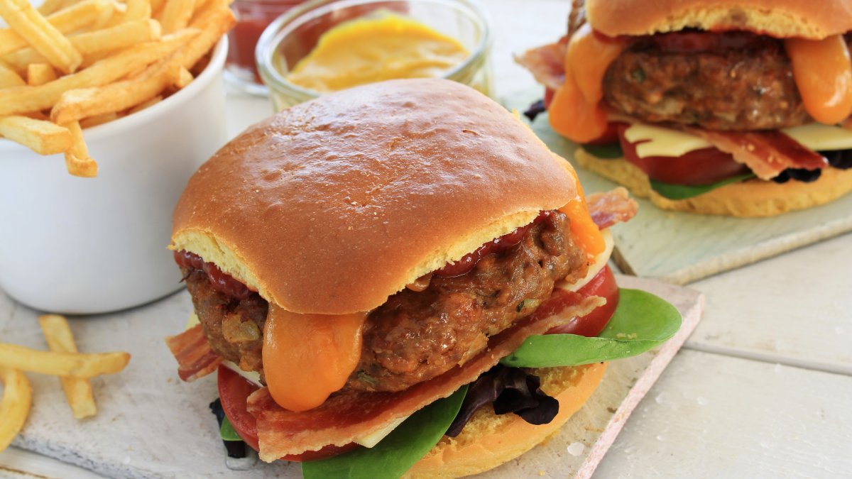 Limited number of tickets available for burger bash in West Hartford’s ...