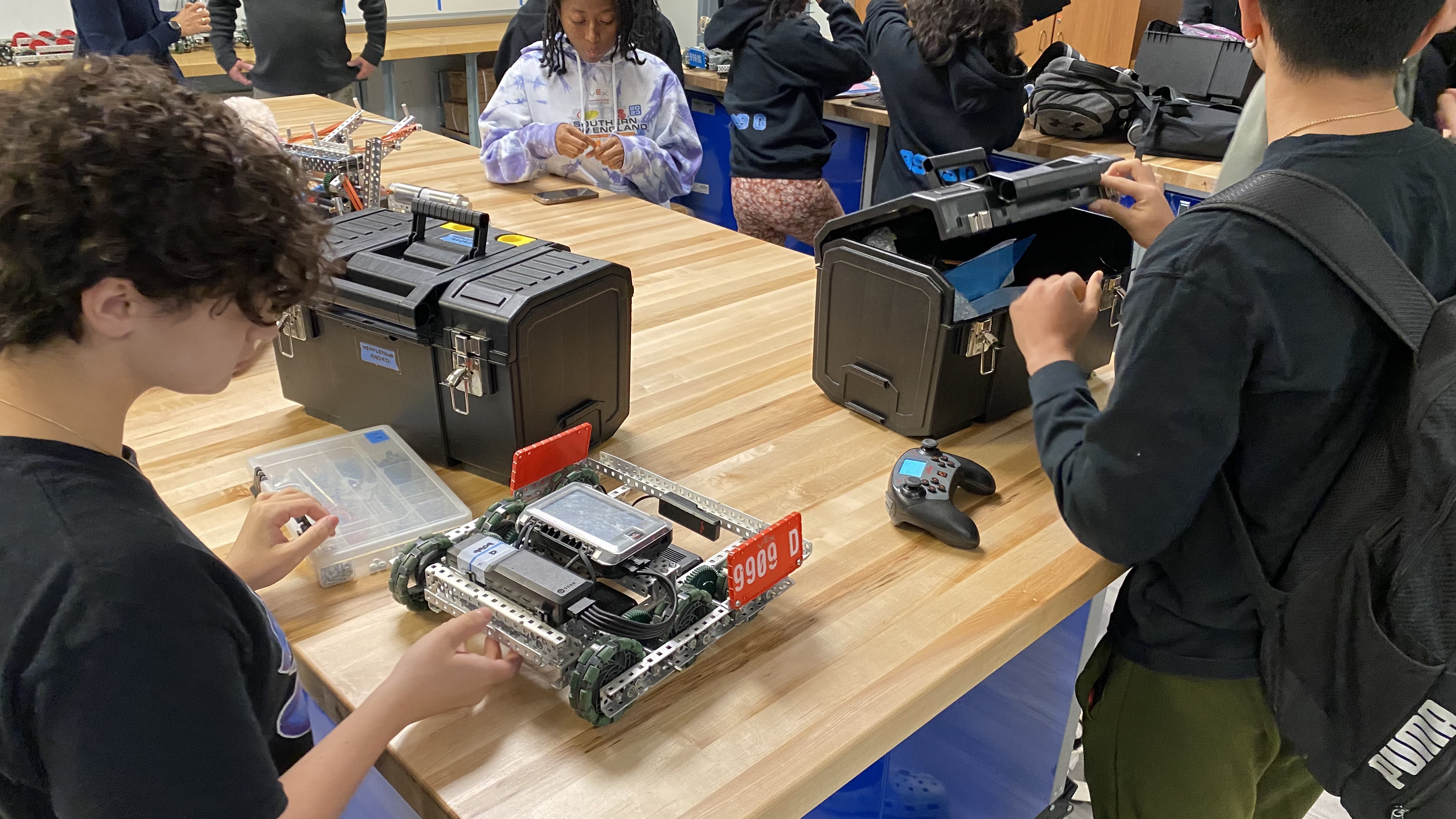 High school students set their eyes on international robotics ...