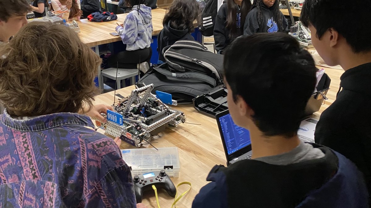 High school students set their eyes on international robotics ...