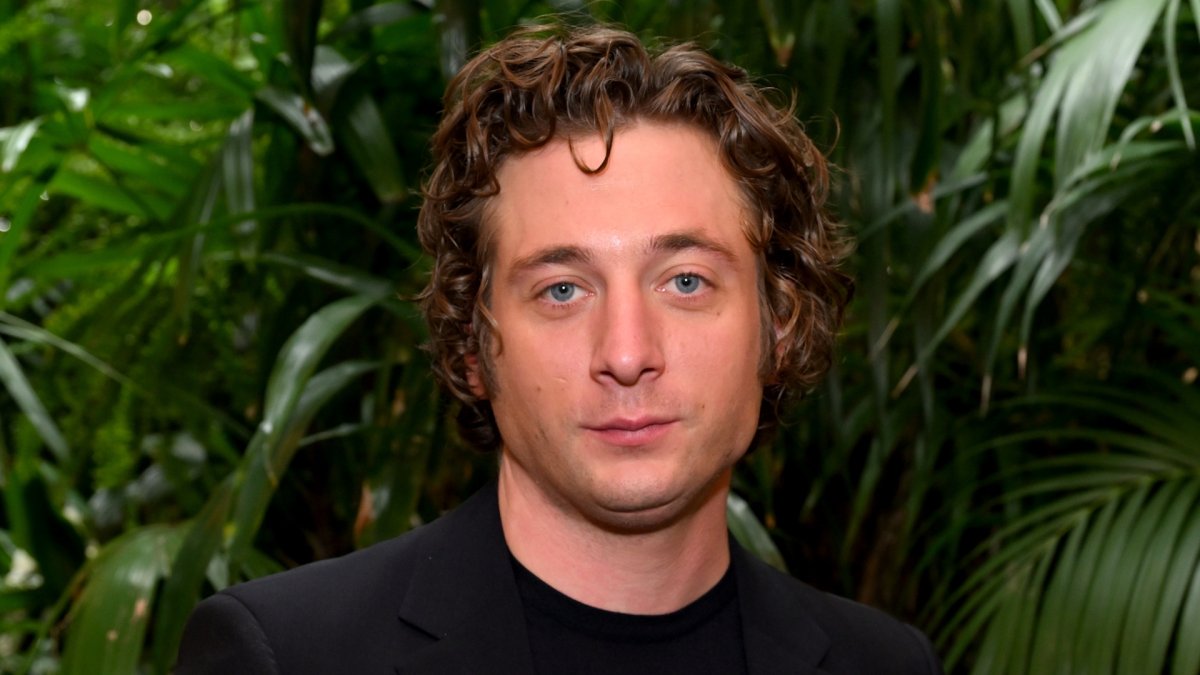 Jeremy Allen White gets candid about his personal life – NBC Connecticut