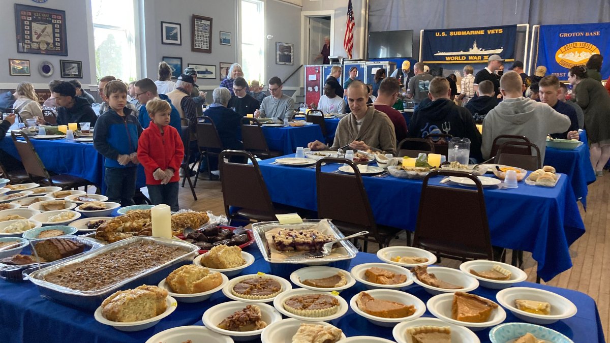 Sub base veterans serve sailors home-cooked meals as part of a ...