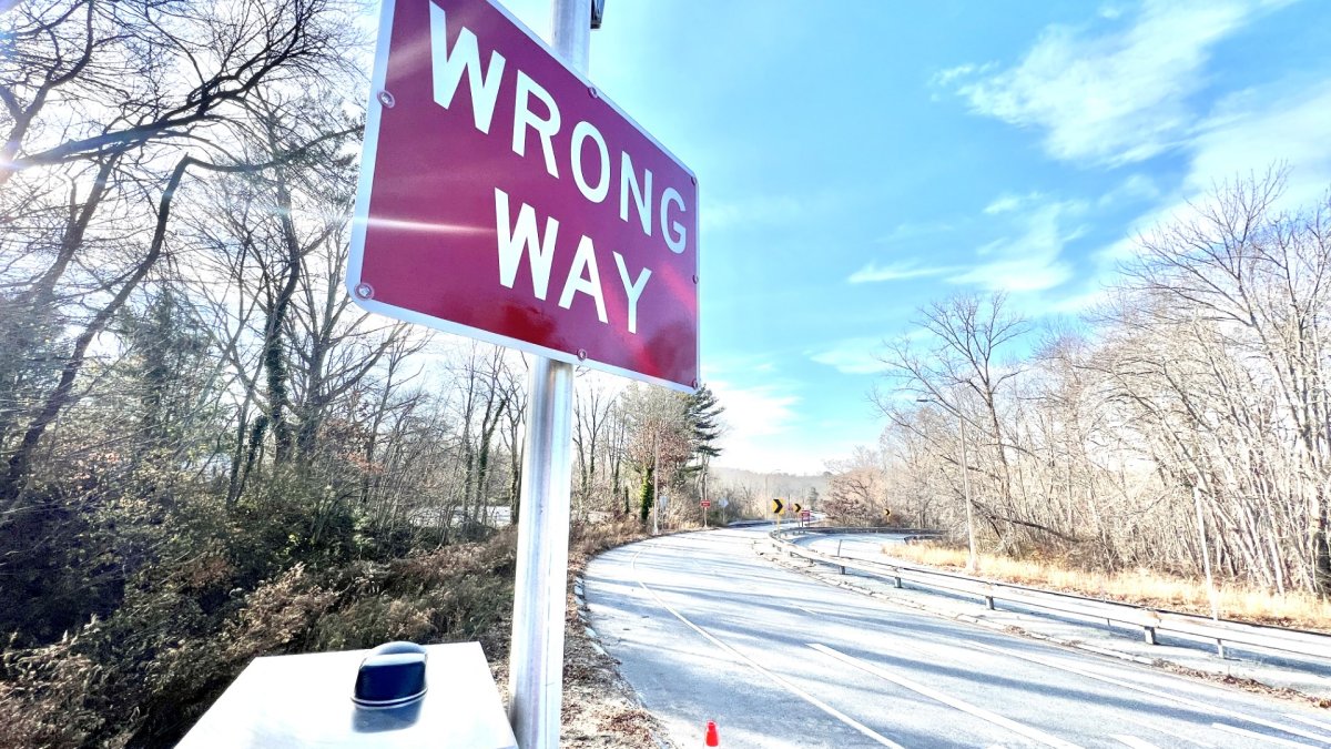 Wrong Way Detection System Installed Off Grotons Clarence B Sharp Highway Nbc Connecticut