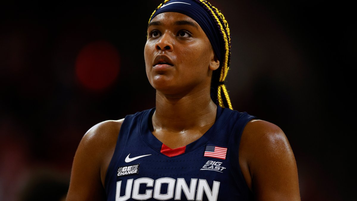 Edwards has big day in homecoming as No. 17 UConn women romp past ...