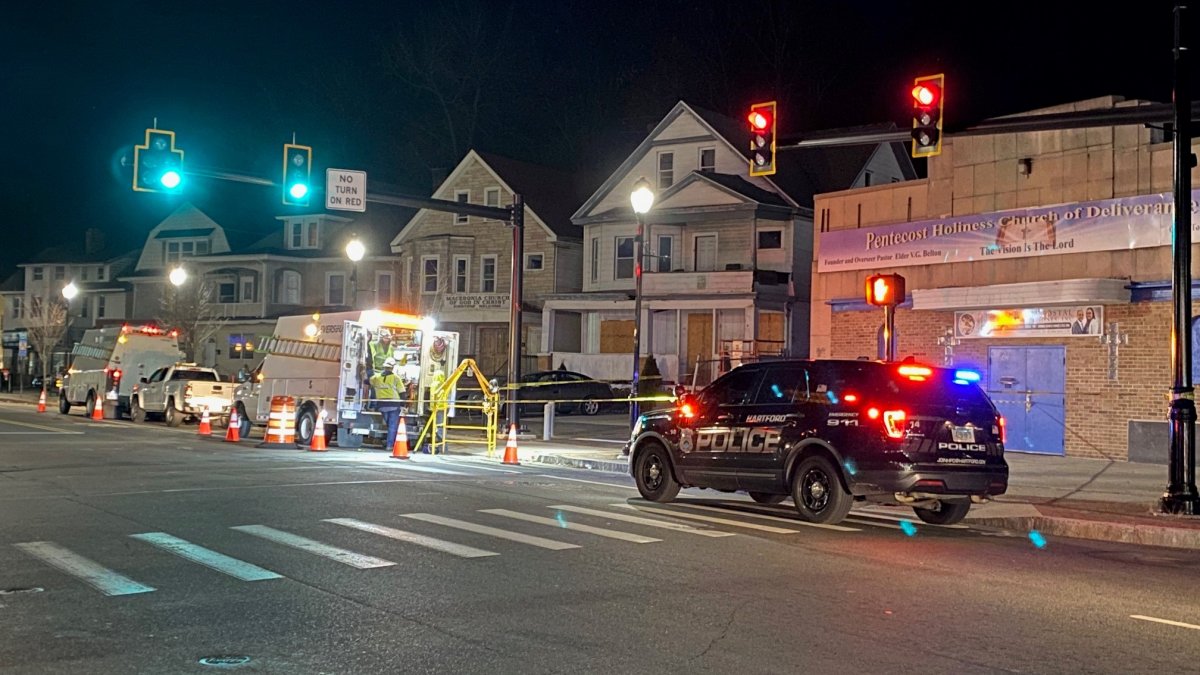 Power restored to hundreds in Hartford after apparent manhole explosion ...